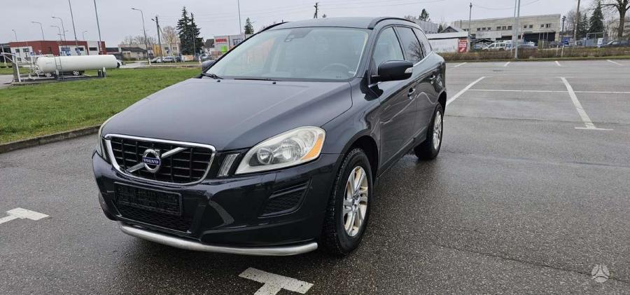 Black Volvo XC60 2011 in Ukmerge, with an engine capacity of 2.00 L and mileage of 278 thousand km for 8700 €, photo 3 on AUTOMOTO.COM.LV