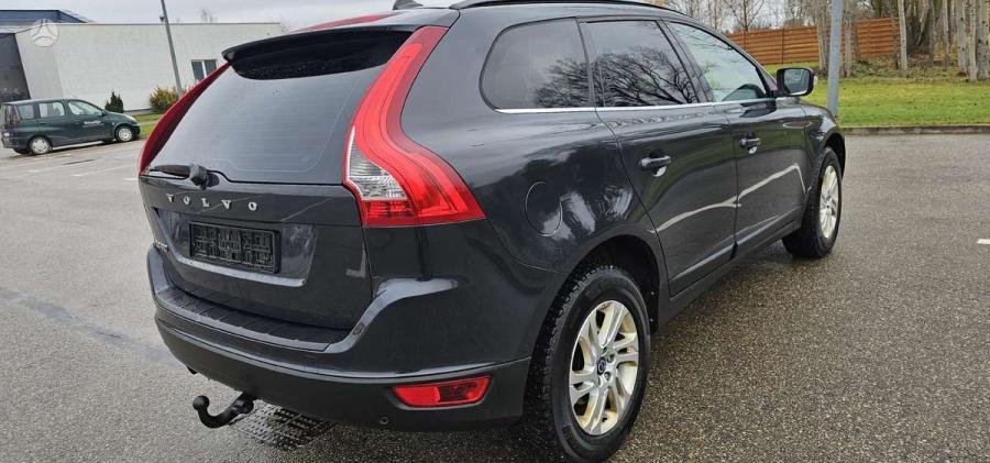 Black Volvo XC60 2011 in Ukmerge, with an engine capacity of 2.00 L and mileage of 278 thousand km for 8700 €, photo 5 on AUTOMOTO.COM.LV