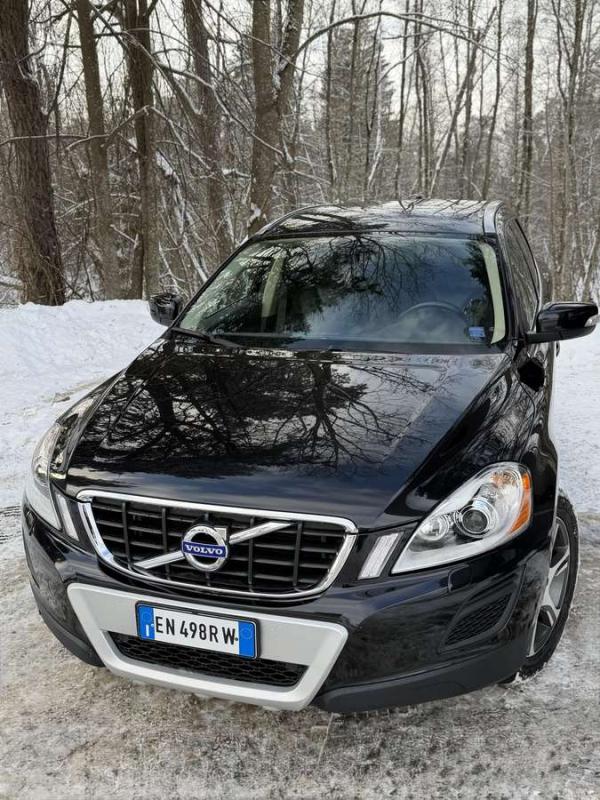 Melns Volvo XC60 2011 Utena, ar dzinēja tilpumu 2.40 L un nobraukumu 207 tūkst. km par 10950 €, foto 1 vietnē AUTOMOTO.COM.LV