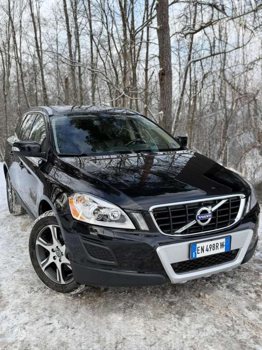 Melns Volvo XC60 2011 Utena, ar dzinēja tilpumu 2.40 L un nobraukumu 207 tūkst. km par 10950 €, foto 3 vietnē AUTOMOTO.COM.LV