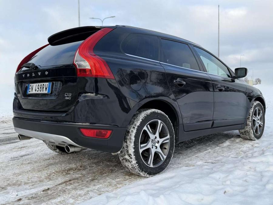 Melns Volvo XC60 2011 Utena, ar dzinēja tilpumu 2.40 L un nobraukumu 207 tūkst. km par 10950 €, foto 9 vietnē AUTOMOTO.COM.LV