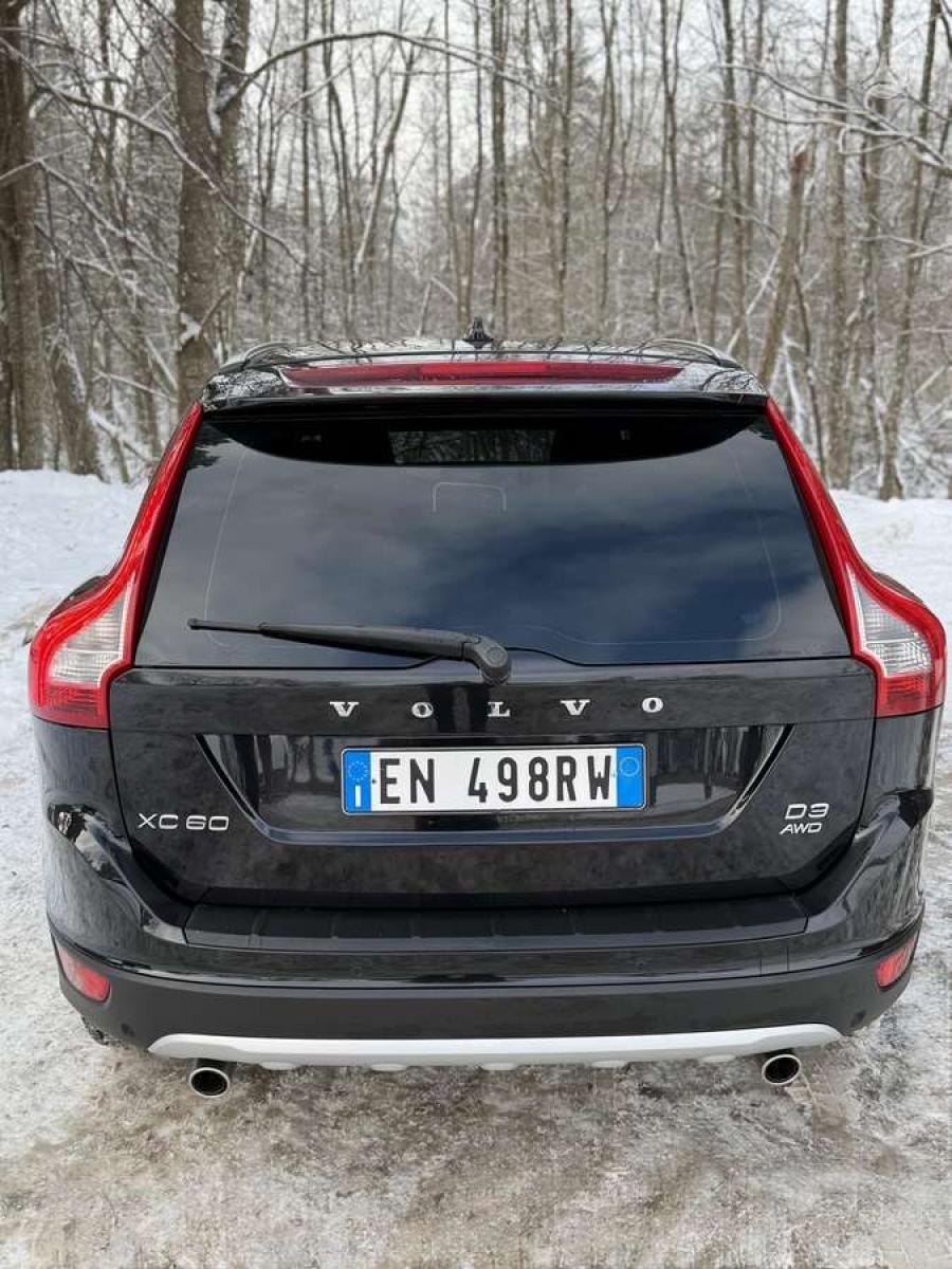 Melns Volvo XC60 2011 Utena, ar dzinēja tilpumu 2.40 L un nobraukumu 207 tūkst. km par 10950 €, foto 23 vietnē AUTOMOTO.COM.LV