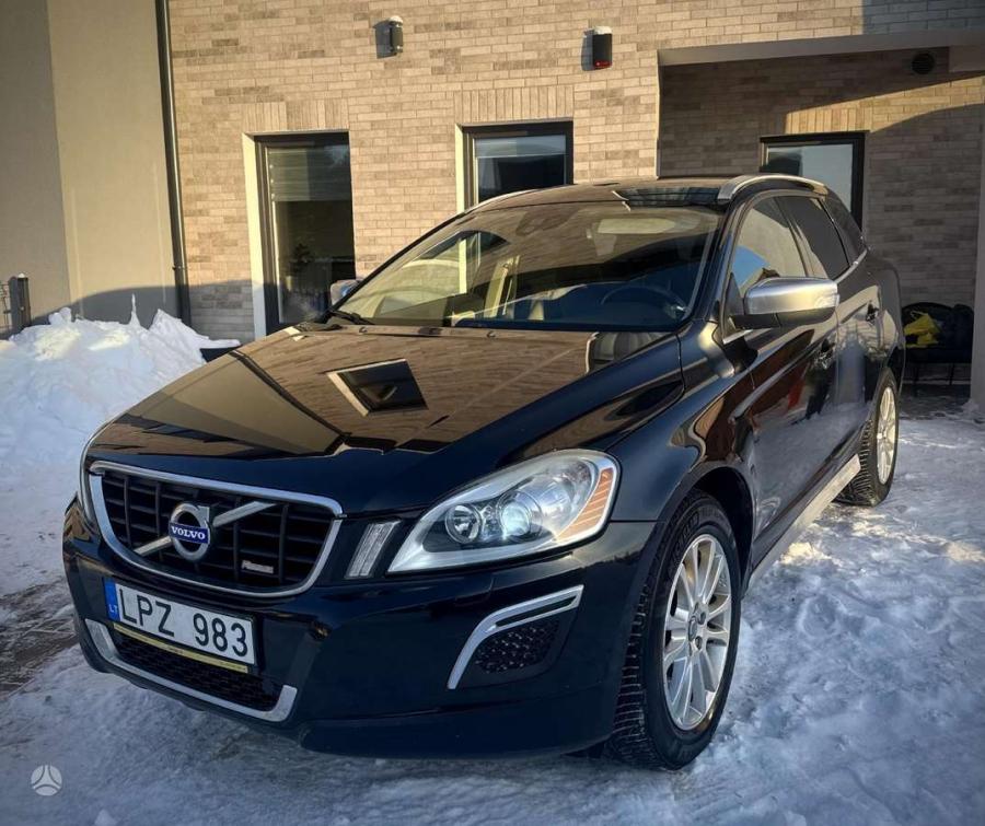 Black Volvo XC60 2011 in Vilnius, with an engine capacity of 2.40 L and mileage of 380 thousand km for 6500 €, photo 1 on AUTOMOTO.COM.LV