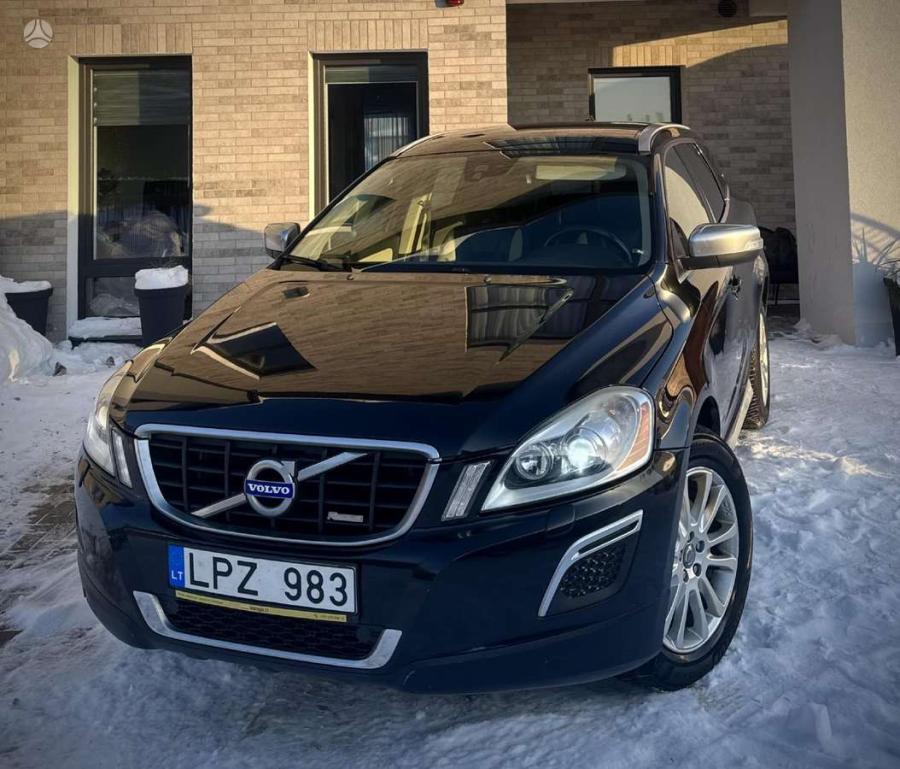 Black Volvo XC60 2011 in Vilnius, with an engine capacity of 2.40 L and mileage of 380 thousand km for 6500 €, photo 2 on AUTOMOTO.COM.LV