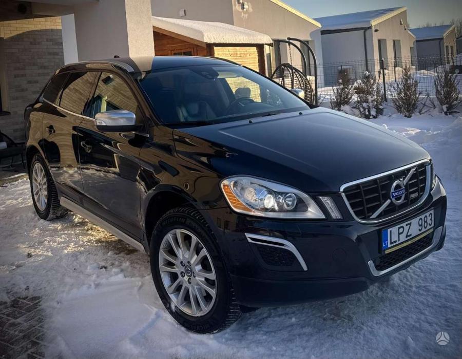 Black Volvo XC60 2011 in Vilnius, with an engine capacity of 2.40 L and mileage of 380 thousand km for 6500 €, photo 3 on AUTOMOTO.COM.LV
