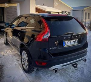 Black Volvo XC60 2011 in Vilnius, with an engine capacity of 2.40 L and mileage of 380 thousand km for 6500 €, photo 8 on AUTOMOTO.COM.LV