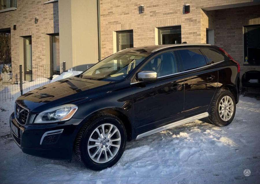 Black Volvo XC60 2011 in Vilnius, with an engine capacity of 2.40 L and mileage of 380 thousand km for 6500 €, photo 9 on AUTOMOTO.COM.LV