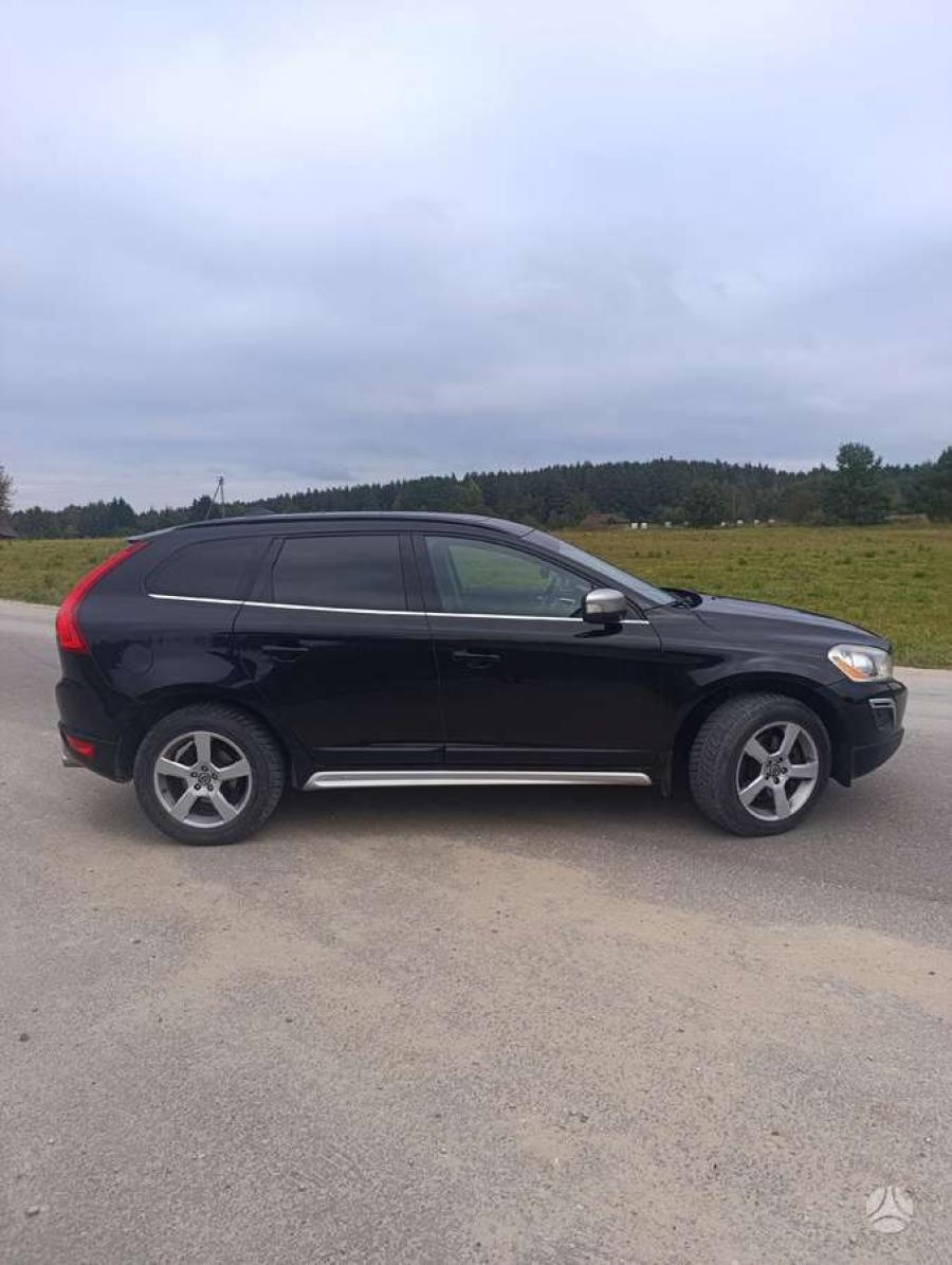 Black Volvo XC60 2011 in Vilnius, with an engine capacity of 1.98 L and mileage of 323 thousand km for 6200 €, photo 3 on AUTOMOTO.COM.LV