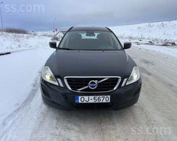 Black Volvo XC60 2011 in Rezekne, with an engine capacity of 2.40 L and mileage of 0 thousand km for 8350 €, photo 2 on AUTOMOTO.COM.LV