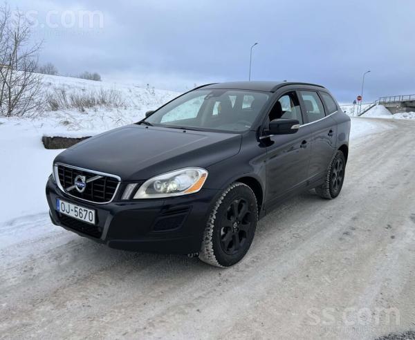 Black Volvo XC60 2011 in Rezekne, with an engine capacity of 2.40 L and mileage of 0 thousand km for 8350 €, photo 3 on AUTOMOTO.COM.LV