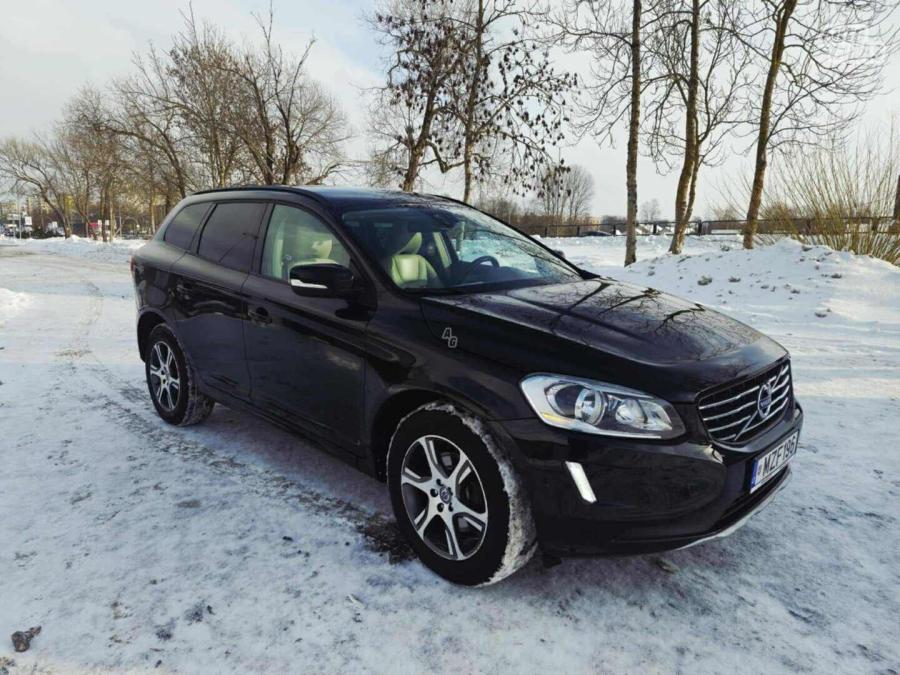 Black Volvo XC60 2011 in Mazeikiai, with an engine capacity of 2.40 L and mileage of 388 thousand km for 11500 €, photo 2 on AUTOMOTO.COM.LV