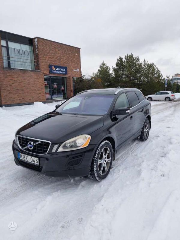 Black Volvo XC60 2011 in Kaunas, with an engine capacity of 2.40 L and mileage of 205 thousand km for 8300 €, photo 2 on AUTOMOTO.COM.LV