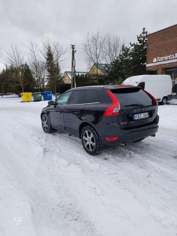Black Volvo XC60 2011 in Kaunas, with an engine capacity of 2.40 L and mileage of 205 thousand km for 8300 €, photo 4 on AUTOMOTO.COM.LV