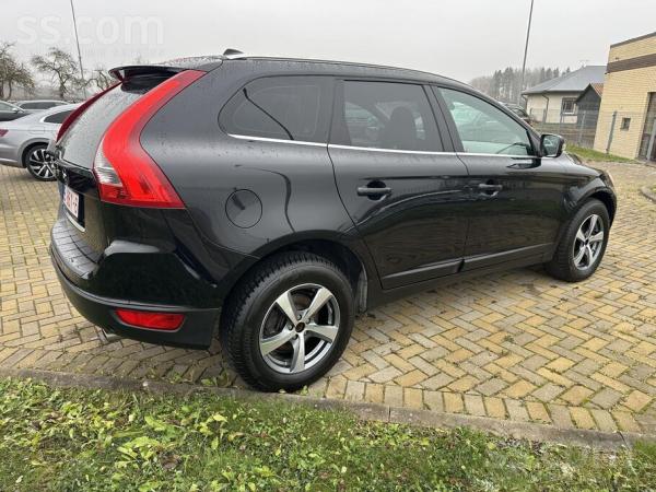 Black Volvo XC60 2011 in Tukums, with an engine capacity of 2.40 L and mileage of 0 thousand km for 11000 €, photo 3 on AUTOMOTO.COM.LV
