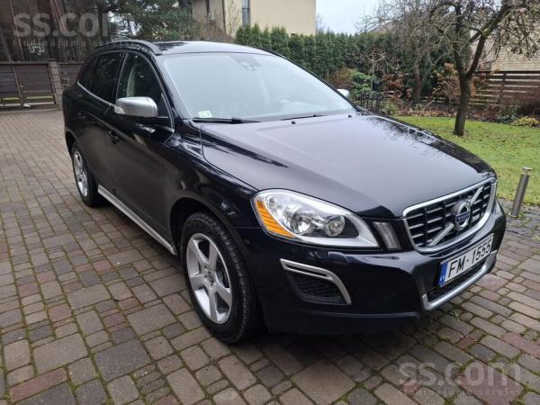 Black Volvo XC60 2011 in Tukums, with an engine capacity of 2.40 L and mileage of 387 thousand km for 8200 €, photo 2 on AUTOMOTO.COM.LV