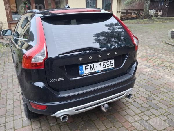Black Volvo XC60 2011 in Tukums, with an engine capacity of 2.40 L and mileage of 387 thousand km for 8200 €, photo 4 on AUTOMOTO.COM.LV