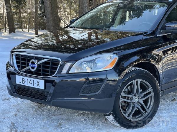 Melns Volvo XC60 2011 Daugavpils, ar dzinēja tilpumu 2.40 L un nobraukumu 276 tūkst. km par 9400 €, foto 3 vietnē AUTOMOTO.COM.LV