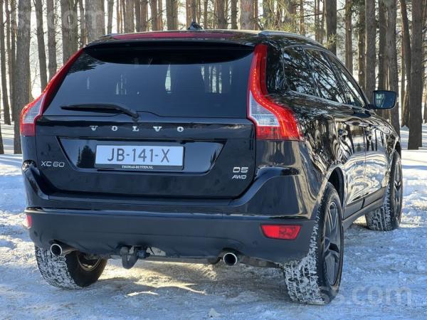 Melns Volvo XC60 2011 Daugavpils, ar dzinēja tilpumu 2.40 L un nobraukumu 276 tūkst. km par 9400 €, foto 9 vietnē AUTOMOTO.COM.LV