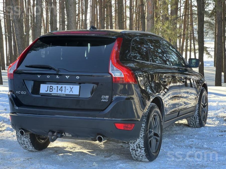 Black Volvo XC60 2011 in Daugavpils, with an engine capacity of 2.40 L and mileage of 276 thousand km for 9400 €, photo 10 on AUTOMOTO.COM.LV