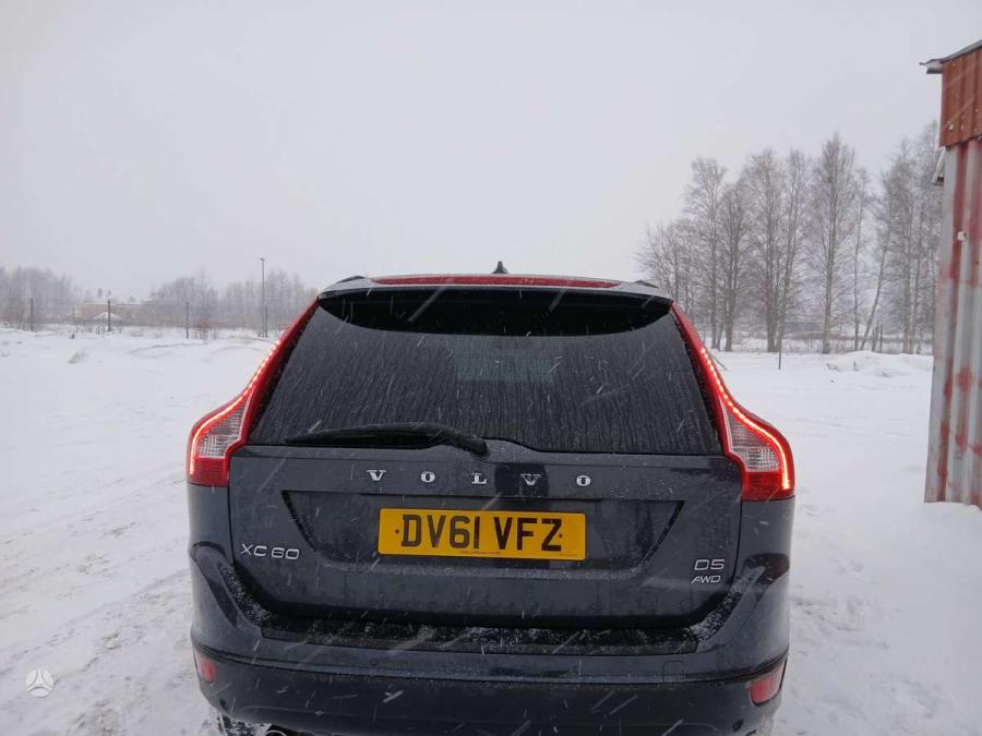 Melns Volvo XC60 2011 Šilutė, ar dzinēja tilpumu 2.40 L un nobraukumu 196 tūkst. km par 3200 €, foto 4 vietnē AUTOMOTO.COM.LV