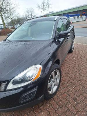 Black Volvo XC60 2011 in Jurbarkas, with an engine capacity of 2.40 L and mileage of 300 thousand km for 7250 €, photo 6 on AUTOMOTO.COM.LV