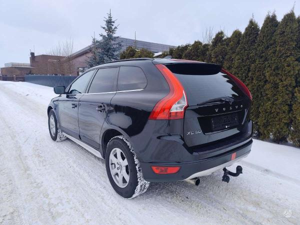 Black Volvo XC60 2011 in Kaunas, with an engine capacity of 1.98 L and mileage of 277 thousand km for 6750 €, photo 4 on AUTOMOTO.COM.LV