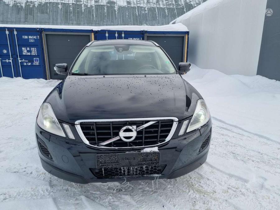 Black Volvo XC60 2011 in Kaunas, with an engine capacity of 2.40 L and mileage of 186 thousand km for 9950 €, photo 1 on AUTOMOTO.COM.LV