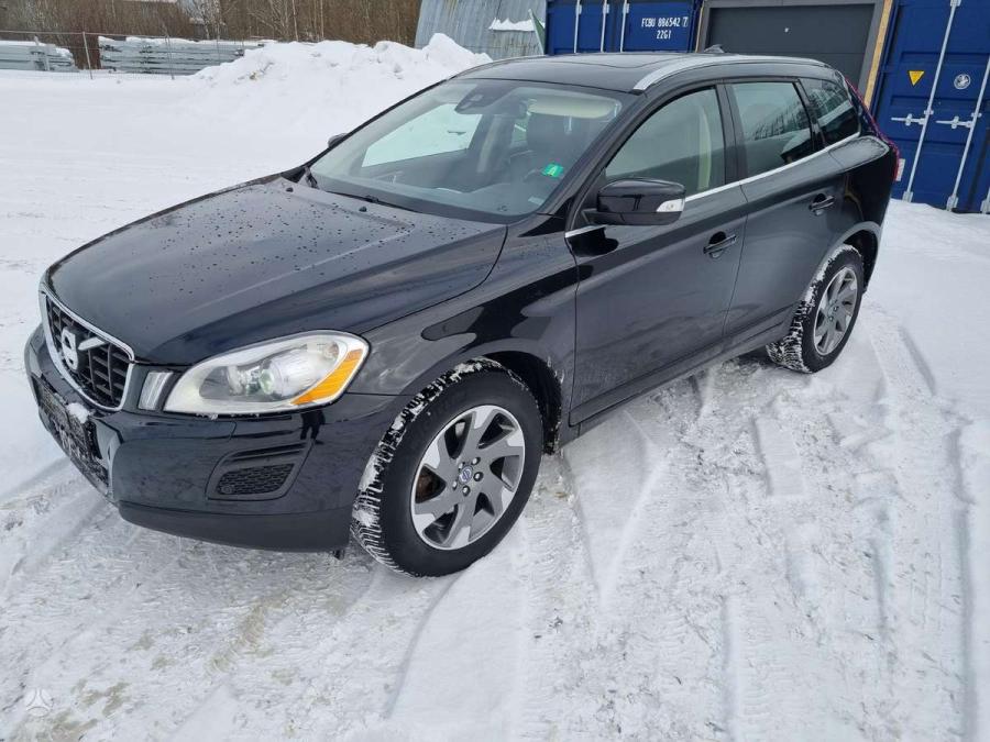 Black Volvo XC60 2011 in Kaunas, with an engine capacity of 2.40 L and mileage of 186 thousand km for 9950 €, photo 3 on AUTOMOTO.COM.LV