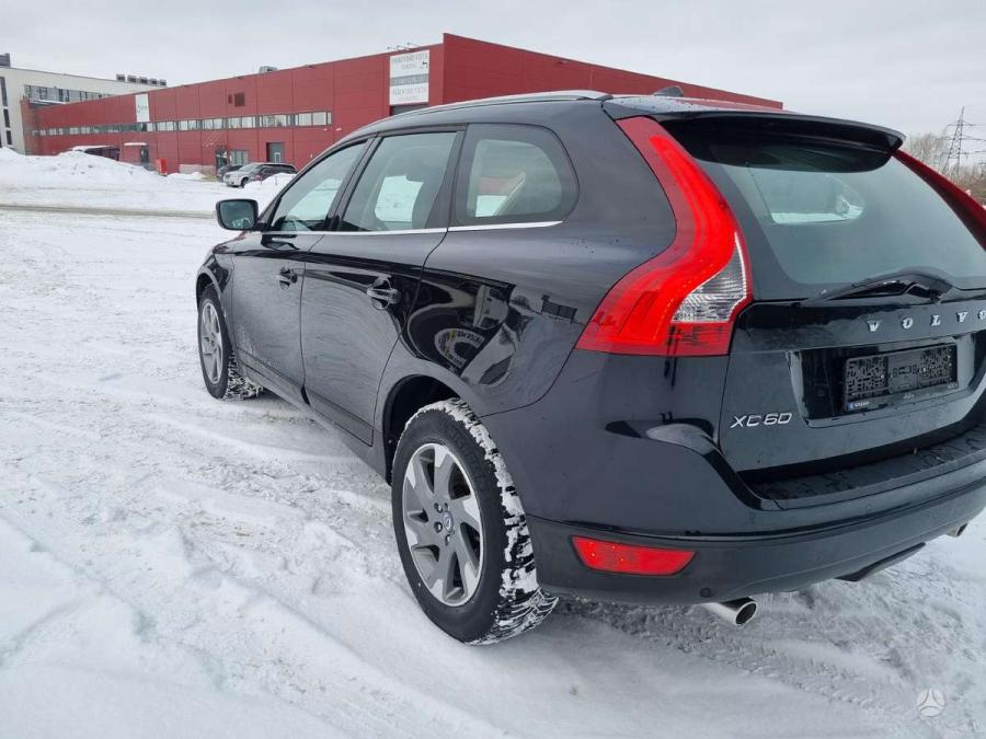 Black Volvo XC60 2011 in Kaunas, with an engine capacity of 2.40 L and mileage of 186 thousand km for 9950 €, photo 4 on AUTOMOTO.COM.LV