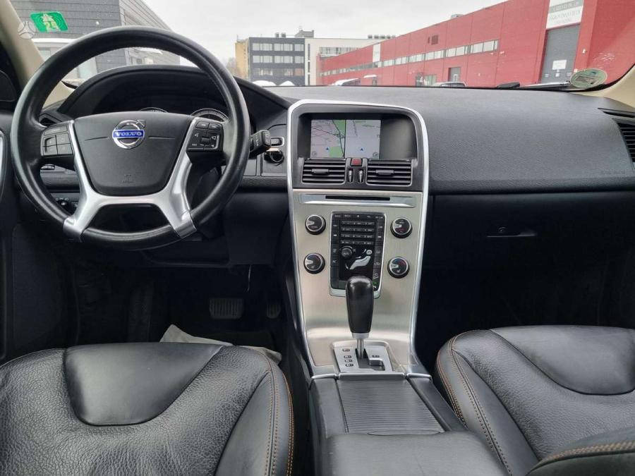 Black Volvo XC60 2011 in Kaunas, with an engine capacity of 2.40 L and mileage of 186 thousand km for 9950 €, photo 7 on AUTOMOTO.COM.LV