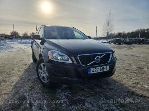 Melns Volvo XC60 2011 Tartu, ar dzinēja tilpumu 2.40 L un nobraukumu 306 tūkst. km par 9000 €, foto  vietnē AUTOMOTO.COM.LV