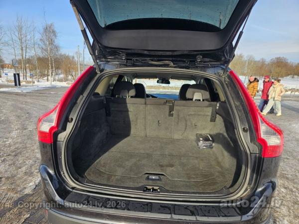 Melns Volvo XC60 2011 Tartu, ar dzinēja tilpumu 2.40 L un nobraukumu 306 tūkst. km par 9000 €, foto 11 vietnē AUTOMOTO.COM.LV