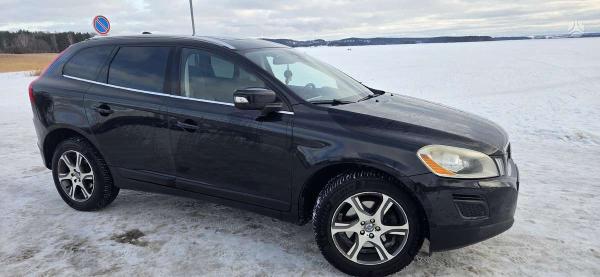 Black Volvo XC60 2011 in Vievis, with an engine capacity of 2.00 L and mileage of 296 thousand km for 8800 €, photo 2 on AUTOMOTO.COM.LV