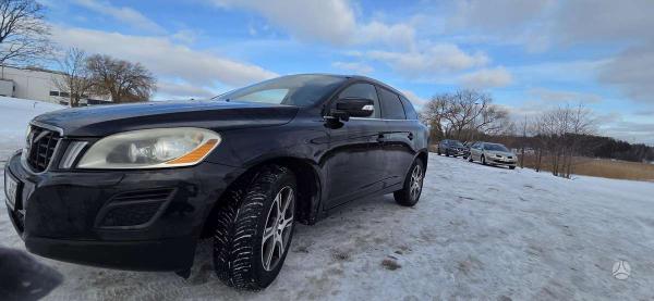 Black Volvo XC60 2011 in Vievis, with an engine capacity of 2.00 L and mileage of 296 thousand km for 8800 €, photo 4 on AUTOMOTO.COM.LV