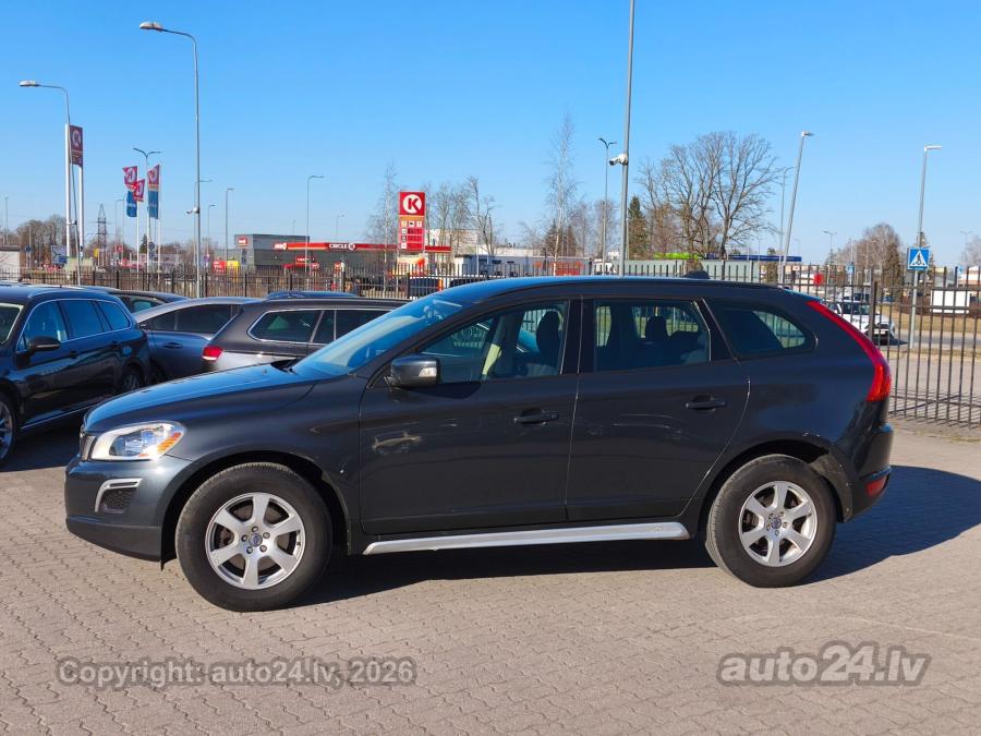 Black Volvo XC60 2011 in Tartu, with an engine capacity of 2.40 L and mileage of 278 thousand km for 10990 €, photo 3 on AUTOMOTO.COM.LV