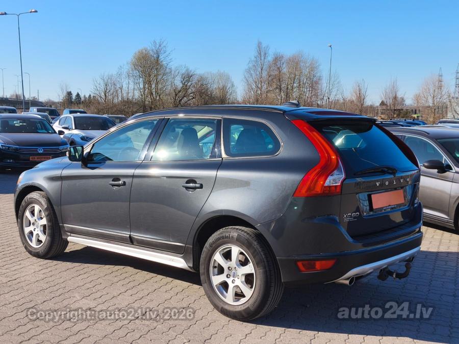 Black Volvo XC60 2011 in Tartu, with an engine capacity of 2.40 L and mileage of 278 thousand km for 10990 €, photo 4 on AUTOMOTO.COM.LV