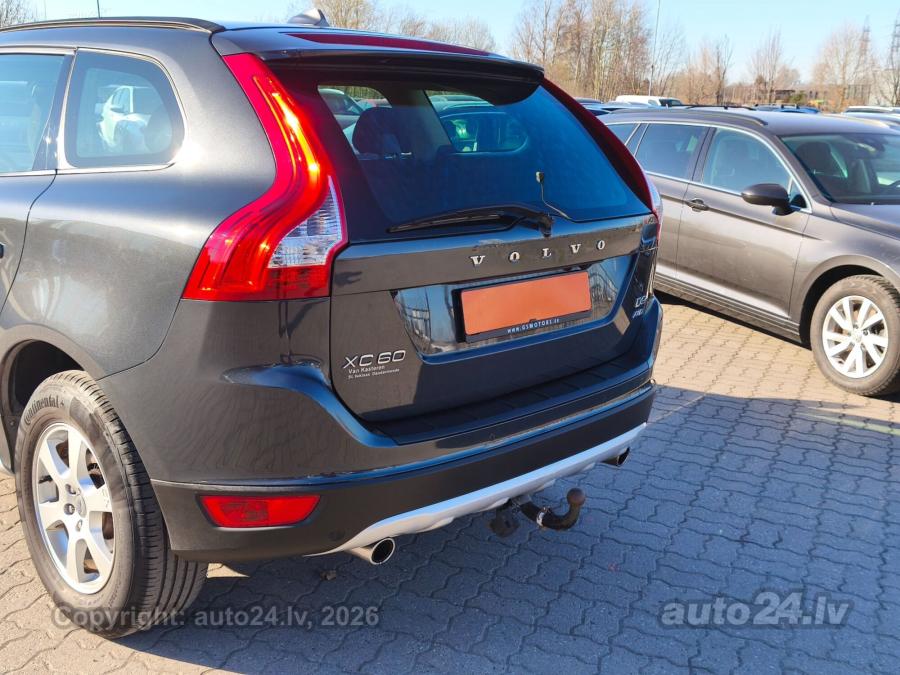 Black Volvo XC60 2011 in Tartu, with an engine capacity of 2.40 L and mileage of 278 thousand km for 10990 €, photo 5 on AUTOMOTO.COM.LV