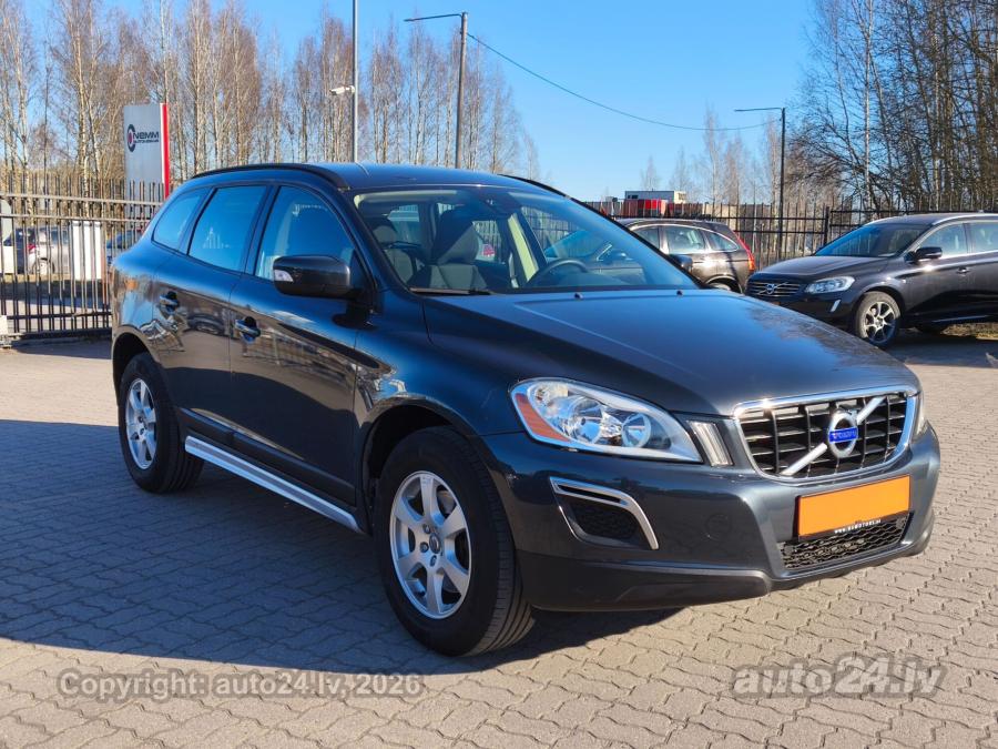 Black Volvo XC60 2011 in Tartu, with an engine capacity of 2.40 L and mileage of 278 thousand km for 10990 €, photo 8 on AUTOMOTO.COM.LV