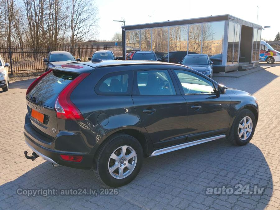 Black Volvo XC60 2011 in Tartu, with an engine capacity of 2.40 L and mileage of 278 thousand km for 10990 €, photo 9 on AUTOMOTO.COM.LV