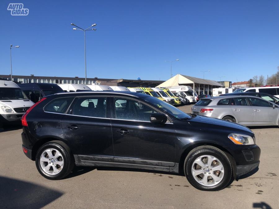 Black Volvo XC60 2011 in Klaipeda, with an engine capacity of 2.00 L and mileage of 294 thousand km for 9500 €, photo 4 on AUTOMOTO.COM.LV