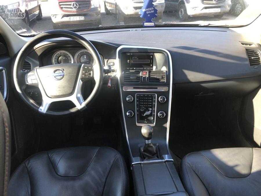 Black Volvo XC60 2011 in Klaipeda, with an engine capacity of 2.00 L and mileage of 294 thousand km for 9500 €, photo 18 on AUTOMOTO.COM.LV