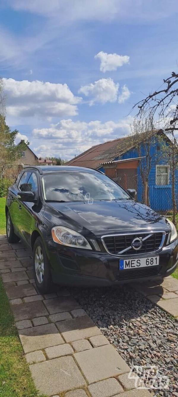 Melns Volvo XC60 2011 Viļņa, ar dzinēja tilpumu 2.00 L un nobraukumu 295 tūkst. km par 8500 €, foto 3 vietnē AUTOMOTO.COM.LV