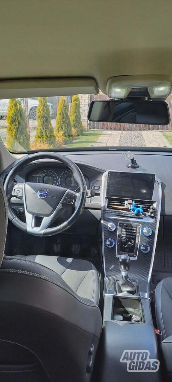 Melns Volvo XC60 2011 Viļņa, ar dzinēja tilpumu 2.00 L un nobraukumu 295 tūkst. km par 8500 €, foto 5 vietnē AUTOMOTO.COM.LV