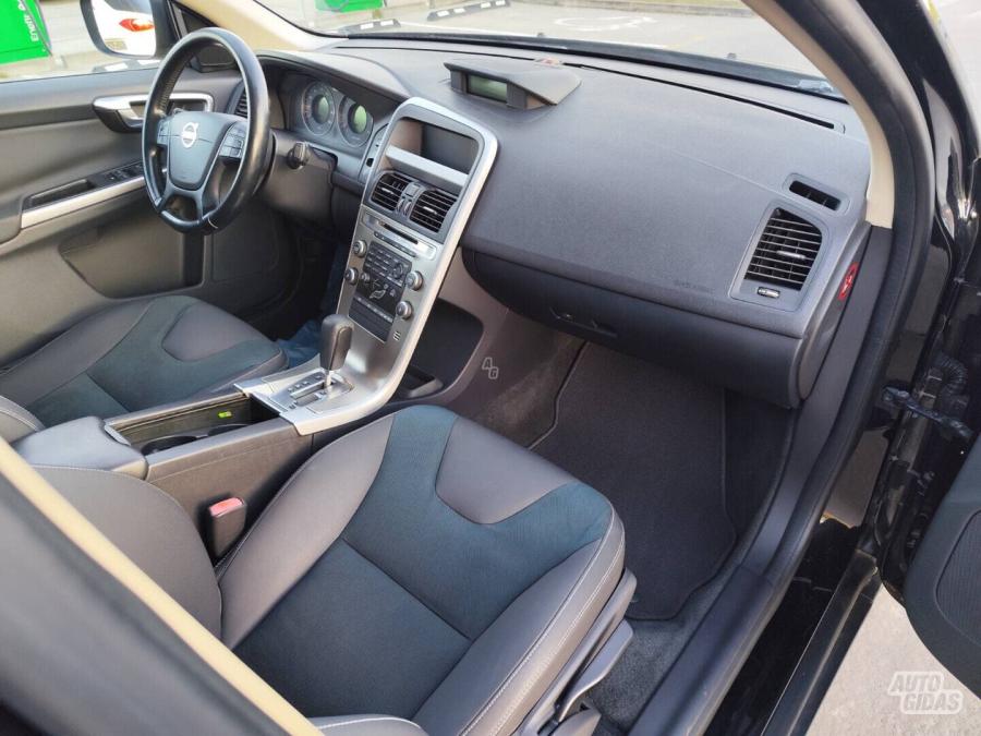 Melns Volvo XC60 2011 Šauļi, ar dzinēja tilpumu 3.20 L un nobraukumu 174 tūkst. km par 6600 €, foto 15 vietnē AUTOMOTO.COM.LV