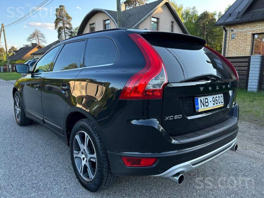 Black Volvo XC60 2011 in Riga, with an engine capacity of 2.40 L and mileage of 338 thousand km for 6200 €, photo 5 on AUTOMOTO.COM.LV