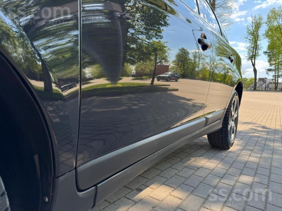 Black Volvo XC60 2011 in Riga, with an engine capacity of 2.40 L and mileage of 338 thousand km for 6200 €, photo 9 on AUTOMOTO.COM.LV