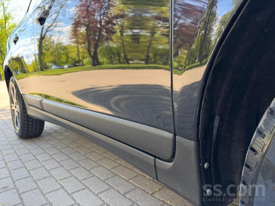 Black Volvo XC60 2011 in Riga, with an engine capacity of 2.40 L and mileage of 338 thousand km for 6200 €, photo 10 on AUTOMOTO.COM.LV
