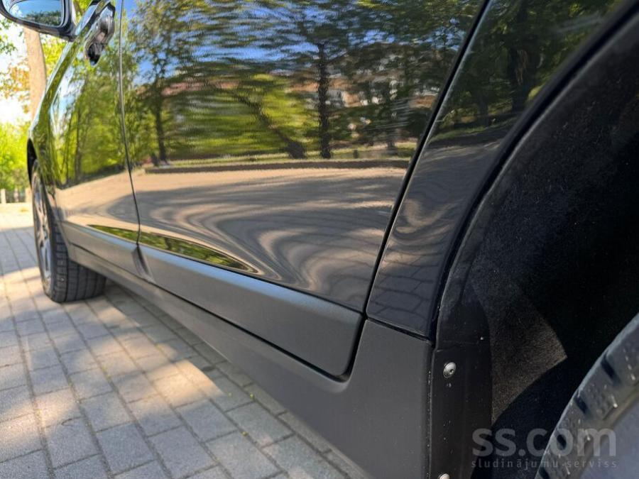 Black Volvo XC60 2011 in Riga, with an engine capacity of 2.40 L and mileage of 338 thousand km for 6200 €, photo 11 on AUTOMOTO.COM.LV
