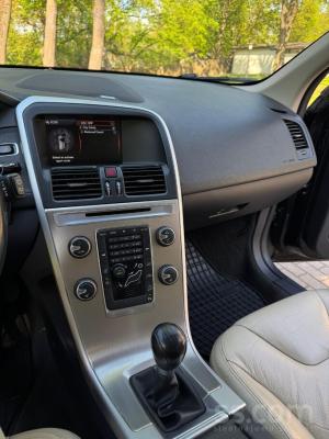Black Volvo XC60 2011 in Riga, with an engine capacity of 2.40 L and mileage of 338 thousand km for 6200 €, photo 15 on AUTOMOTO.COM.LV