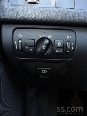Black Volvo XC60 2011 in Riga, with an engine capacity of 2.40 L and mileage of 338 thousand km for 6200 €, photo 16 on AUTOMOTO.COM.LV